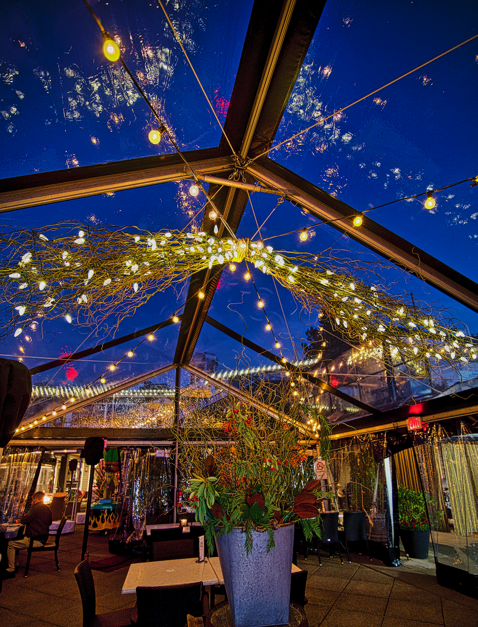 Salty's on Alki pivots in the pandemic to redefine winter dining ...