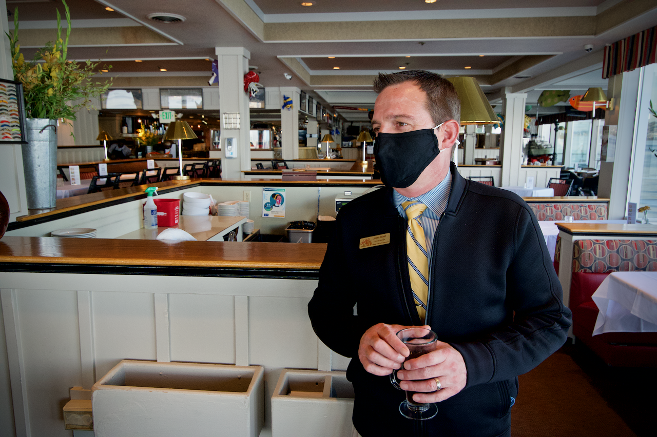 Salty's on Alki pivots in the pandemic to redefine winter dining ...