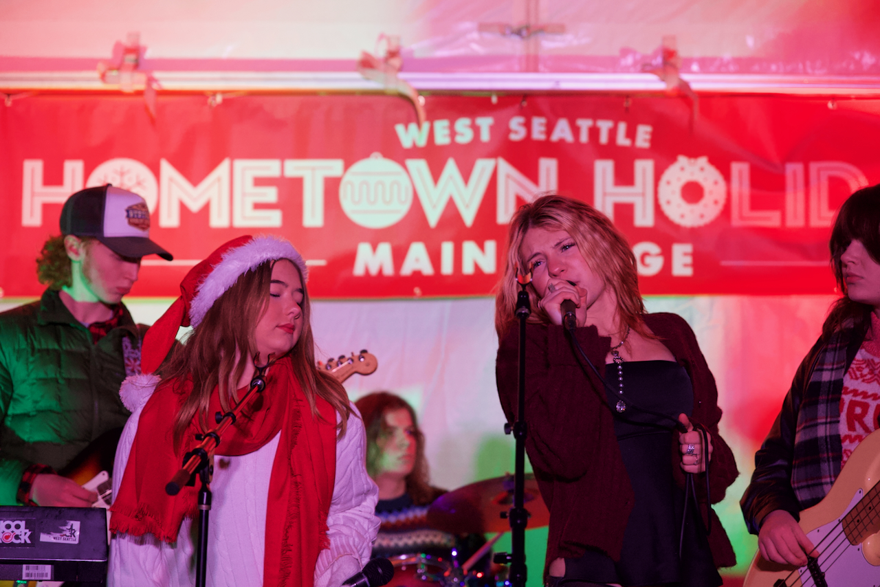 2025 Christmas tree lighting in the Junction was busy and fun ...